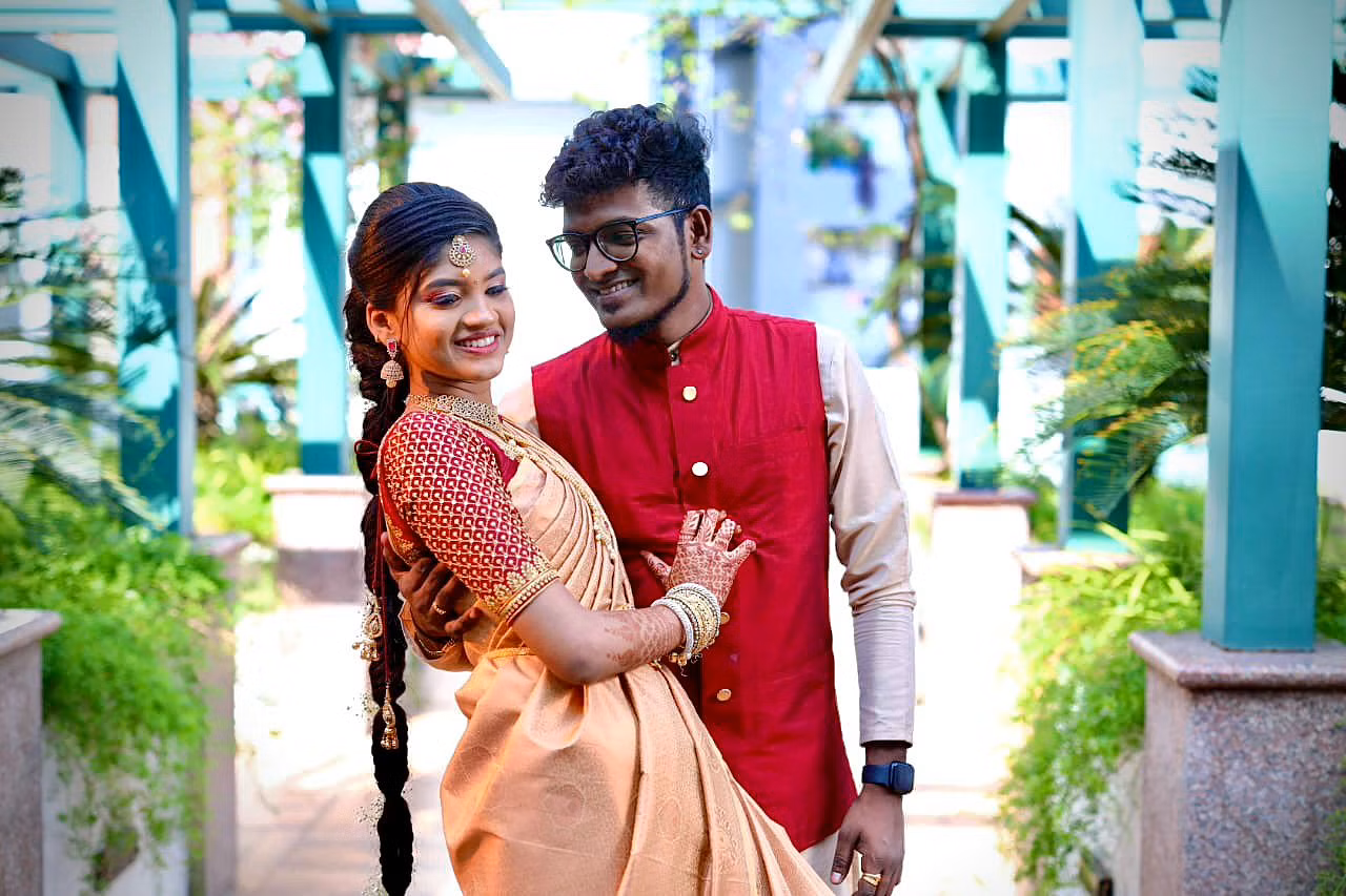 லவ் யூ di பொண்டாட்டி..தாலி கட்டியபின் மனைவியின் நெற்றியில் முத்தமிட்ட ...