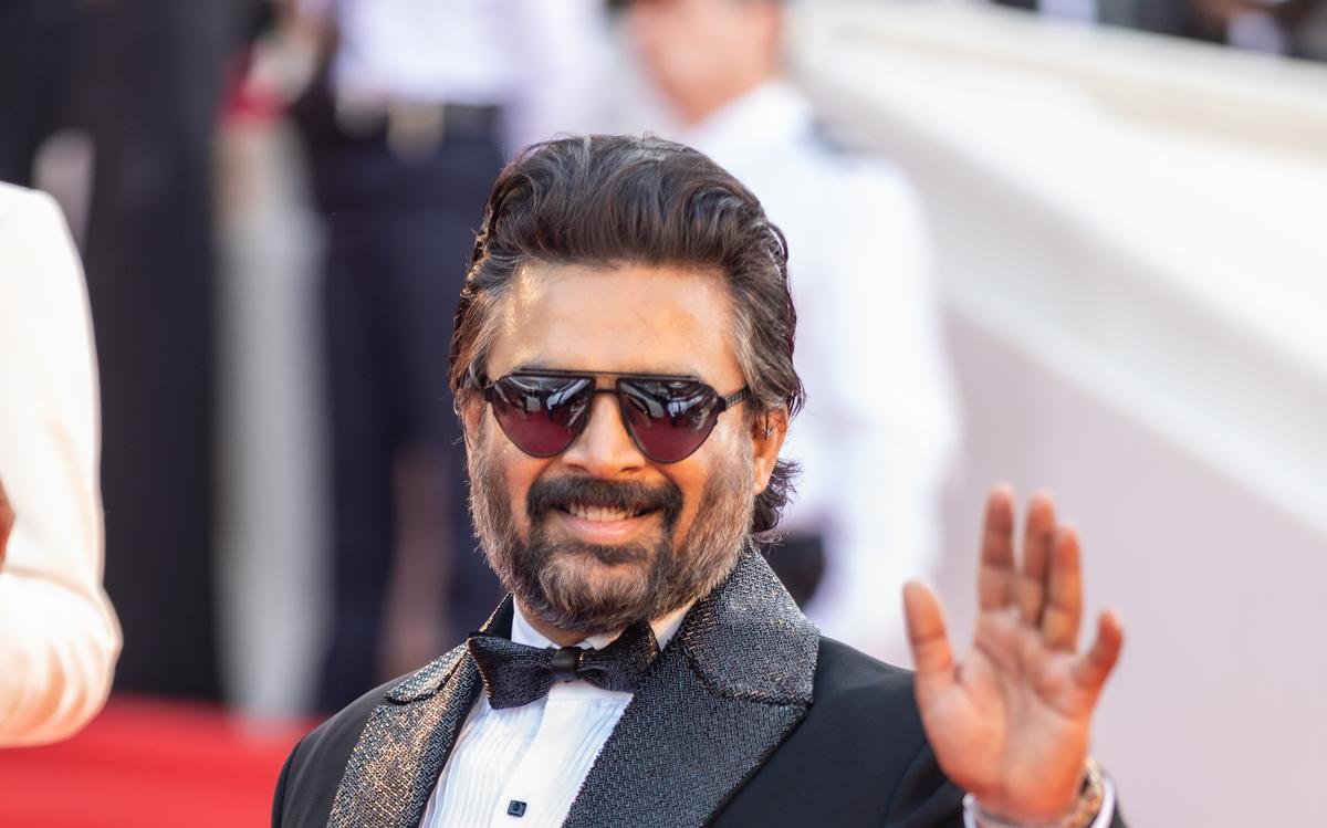 "அடேங்கப்பா..நீ மாதவன் தானா"!!"மாதவனை கண்டு அதிர்ச்சியில் உறைந்த சூர்யா ...