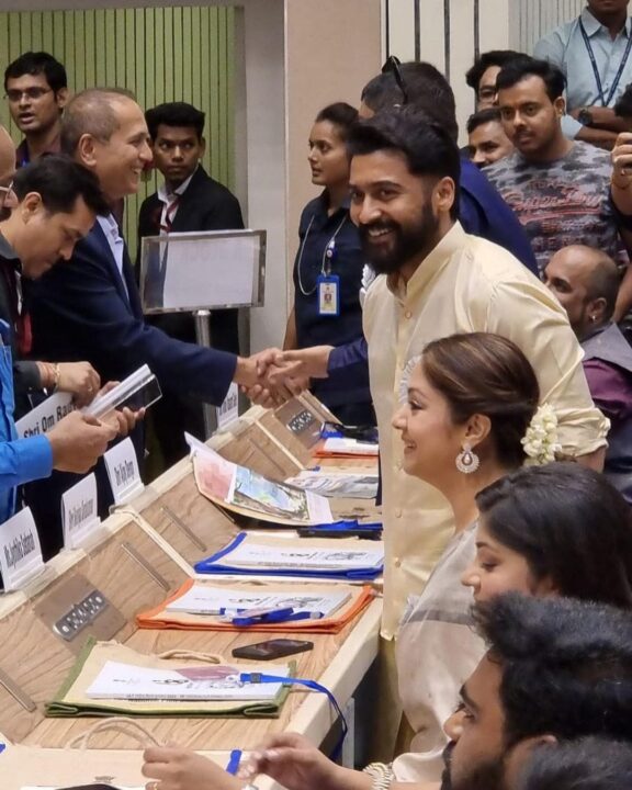 Couple Goals - நீ போய் விருது வாங்கு ஜோ.. நான் உன்ன போட்டோ எடுக்குறேன் ...
