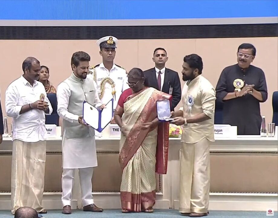 Couple Goals - நீ போய் விருது வாங்கு ஜோ.. நான் உன்ன போட்டோ எடுக்குறேன் ...