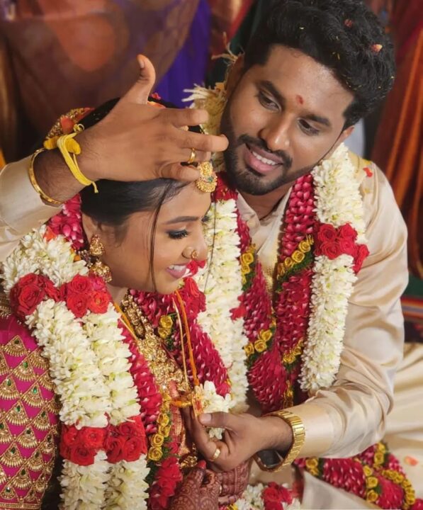 விஜய் டிவி நடிகையுடன் திருமணத்தை முடித்த பிரபல யூடியூபர்.! வெளியான புகைப்படங்கள் இதோ ...