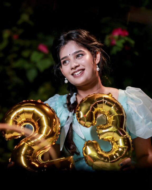 23வது பிறந்தநாளை கொண்டாடிய BiggBoss போட்டியாளர் Janany..! வாழ்த்து ...