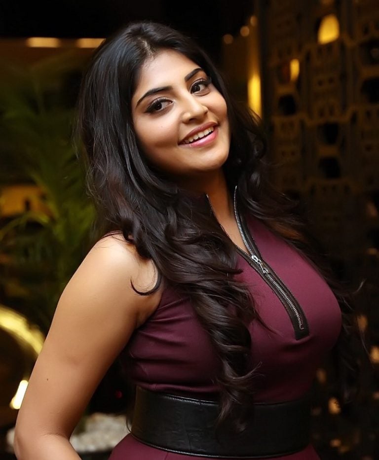 Manjima Mohan Photos - HD Images - TamilGlitz