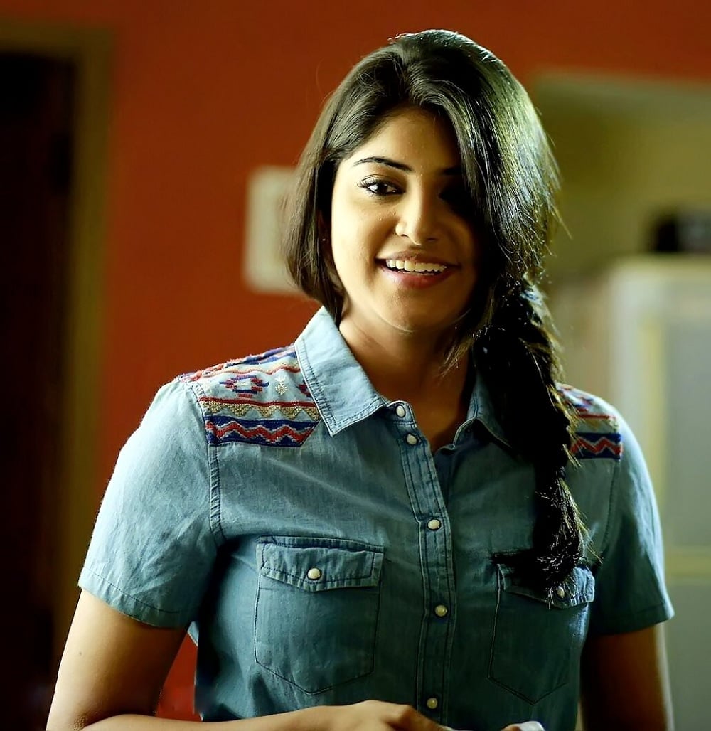Manjima Mohan Photos - HD Images - TamilGlitz
