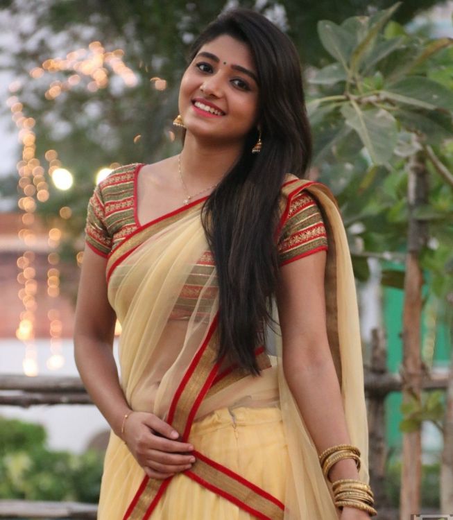 Aditi Menon Wiki, Age, Boyfriend, Family, Biography, Images - TamilGlitz