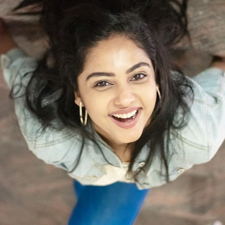 Smruthi Venkat Wiki, Age, Boyfriend, Family, Biography, Images - TamilGlitz