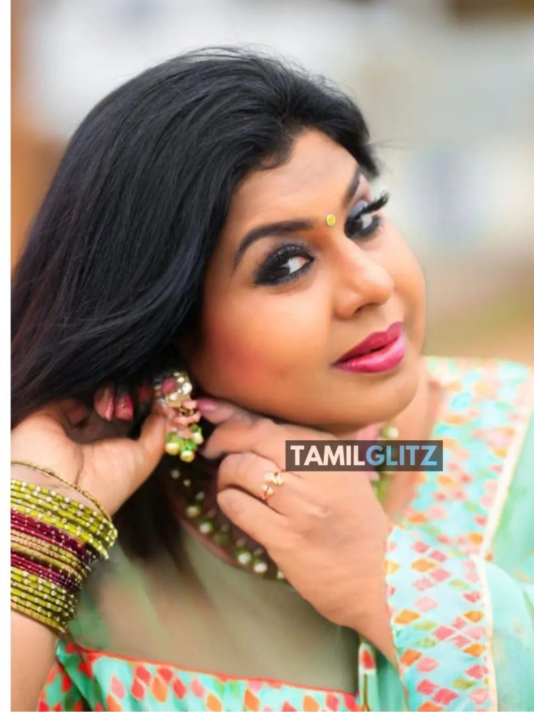 Vichithra (Bigg Boss Tamil 7) Wiki, Age, Family, Images - TamilGlitz